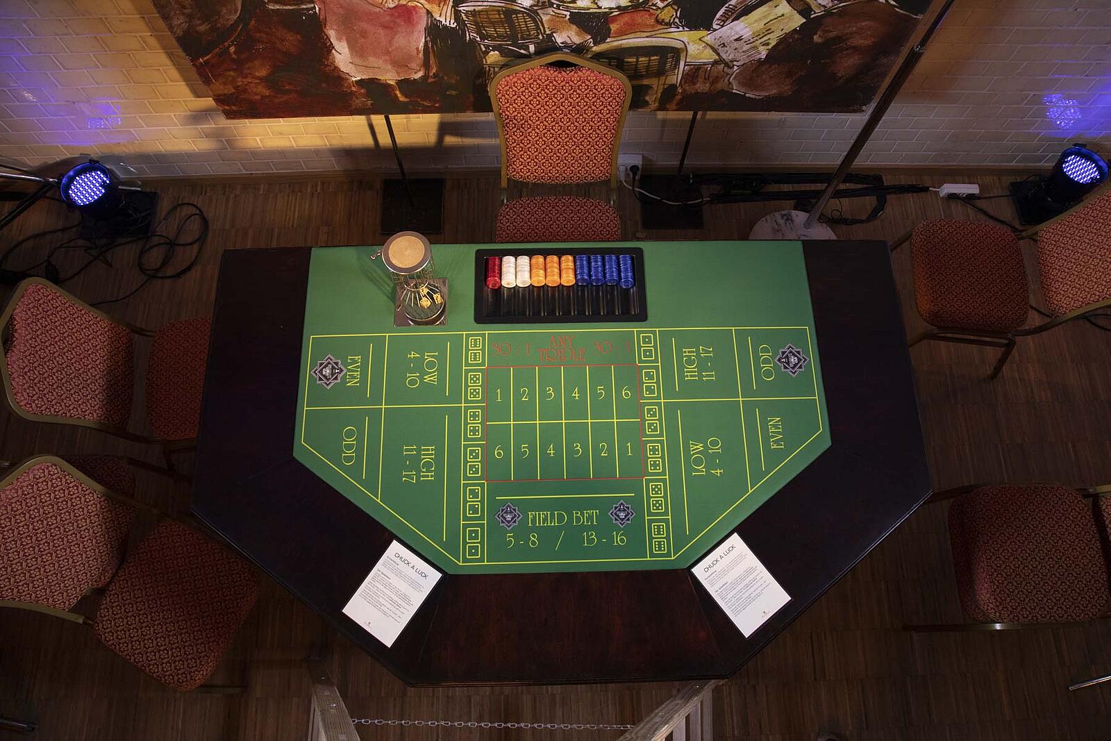 Rent a chuck-a-luck table with a croupier | Royal-Events
