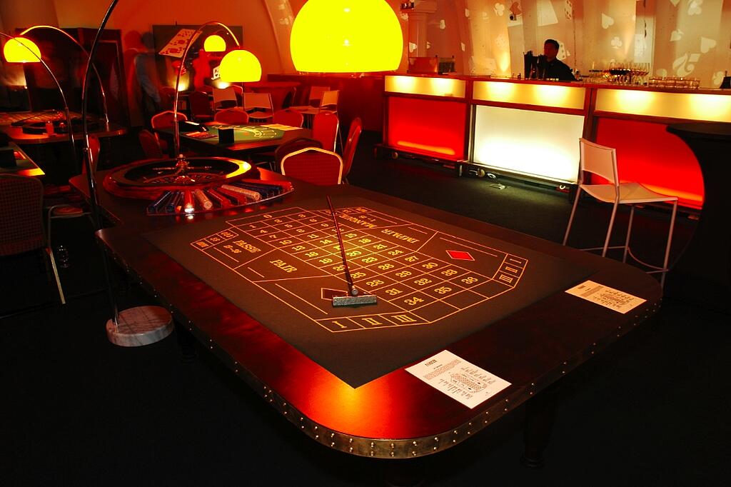 Roulette table rental with croupiers | Royal-Events