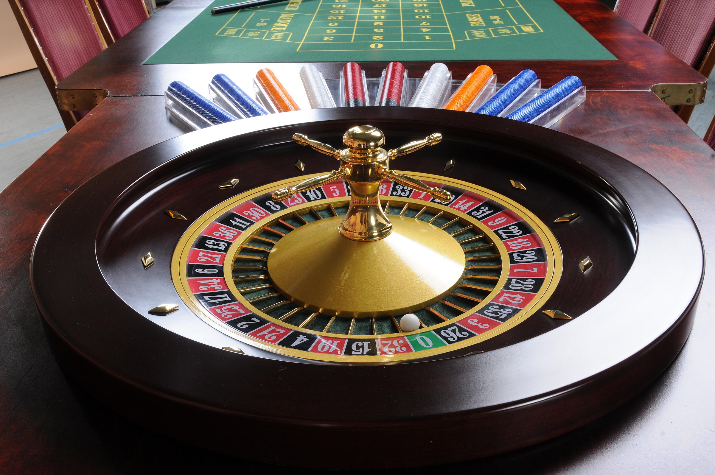 Roulette table rental with croupiers | Royal-Events